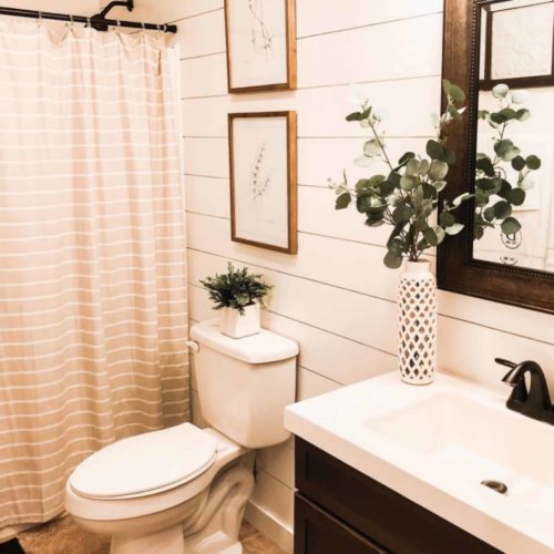 farmhouse-bathroom