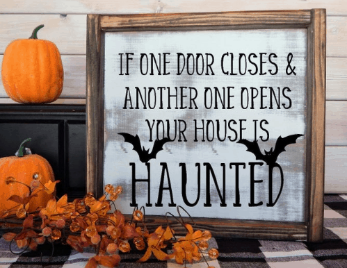 10 of the cutest DIY Halloween Signs you NEED to make.
