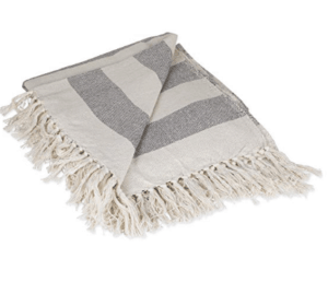 10 affordable cute Fall throw blankets to bring out your Farmhouse style.